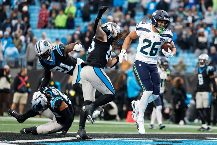 Seahawks’ running game rounding into form as they pursue No. 1 seed