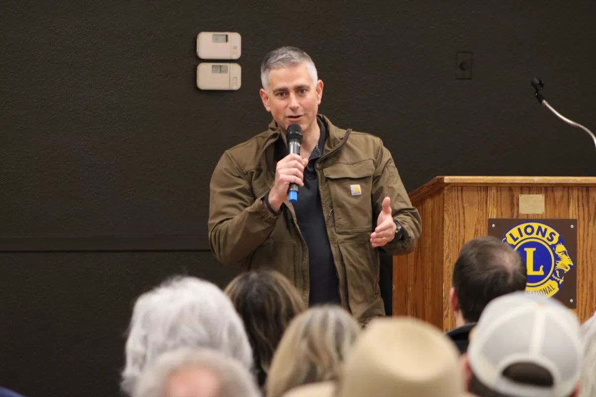 Rep. Baumgartner responds to questions