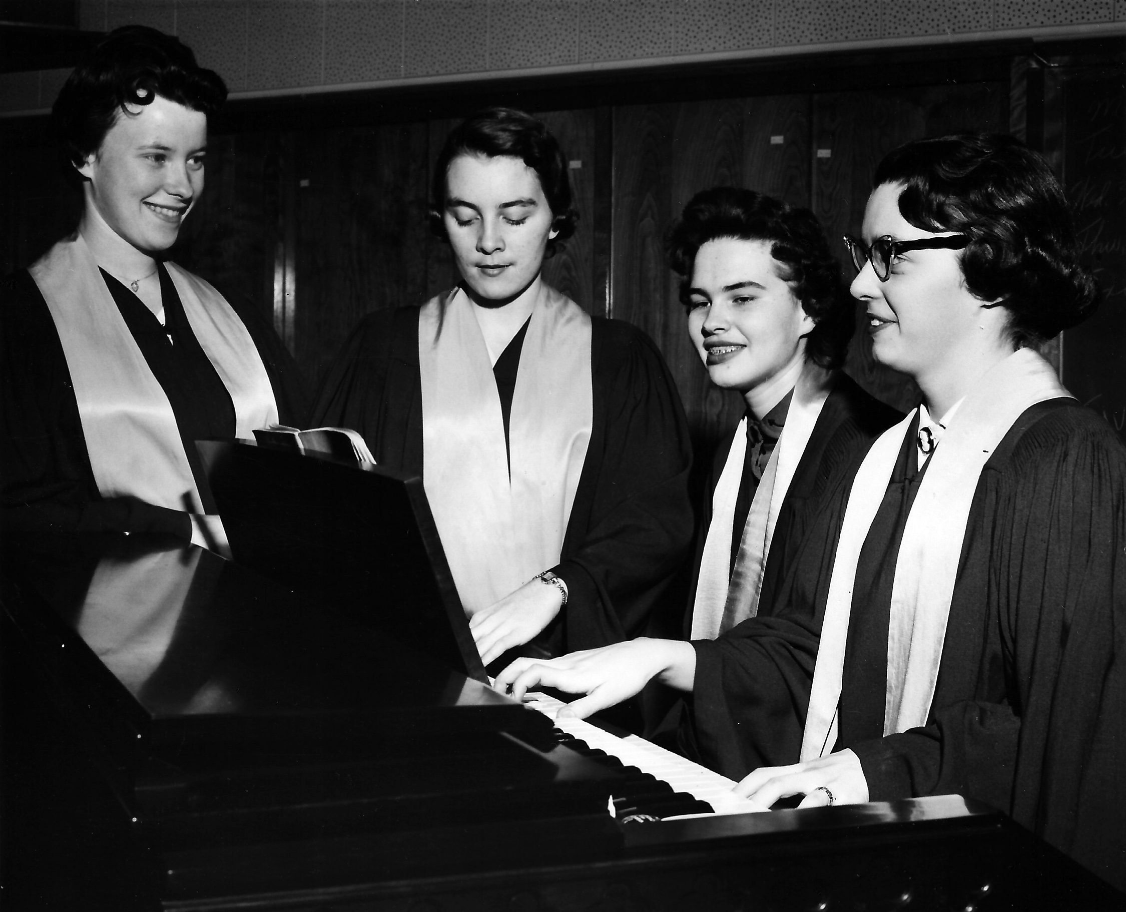 Blast from the Past / 1958: LHS organists ready for concert