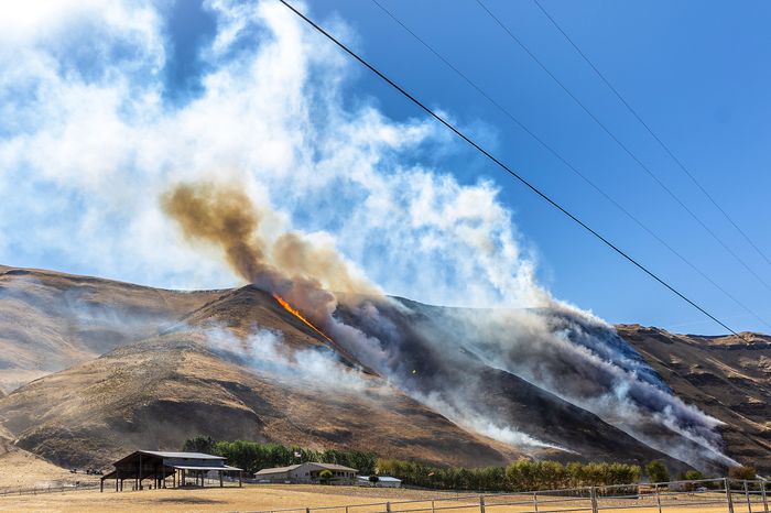Snake River Fire burns near Weissenfels Ridge and river on T...
