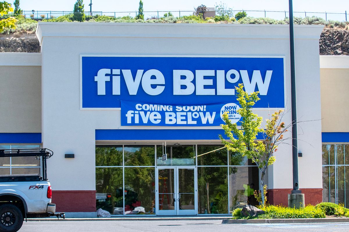 Five Below discount shop now hiring