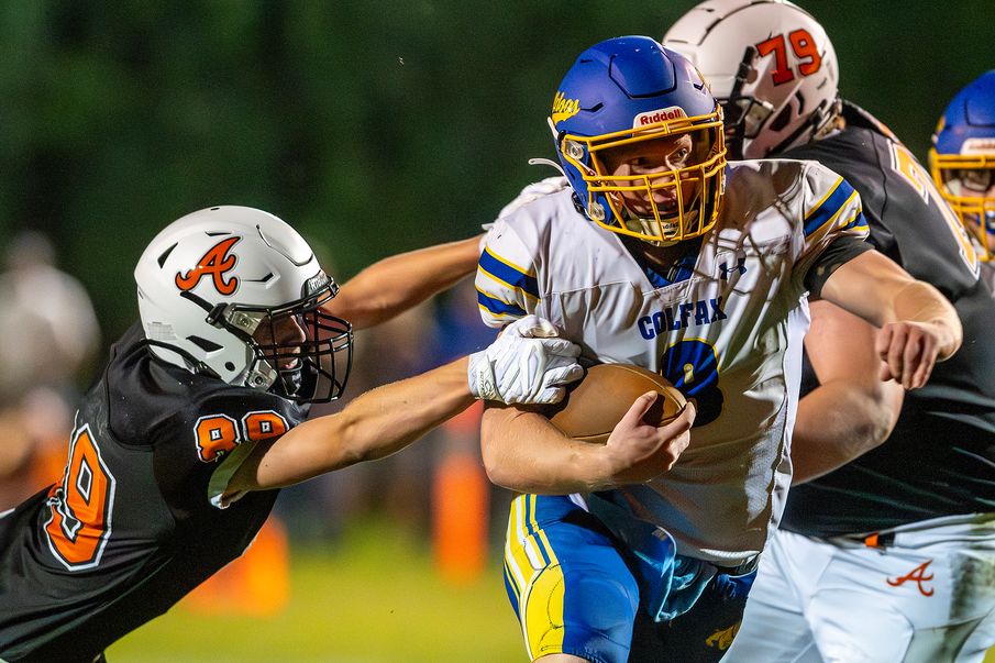 Colfax Bulldogs bite their way to overwhelming football vict...