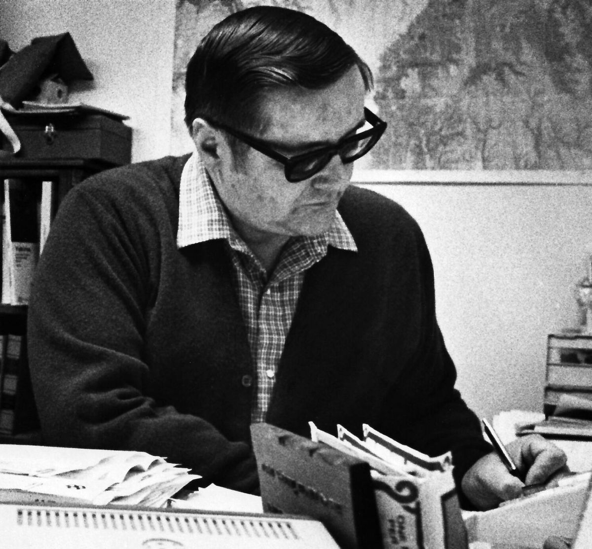Blast from the Past / 1982: Sheriff Reeves takes care of paperwork