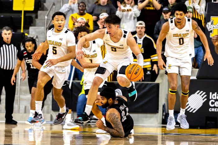 Another tough night on the glass for UI men's basketball
