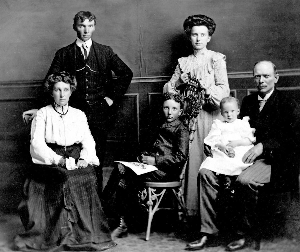Blast from the Past / 1902: A Mounce family portrait in Lewiston