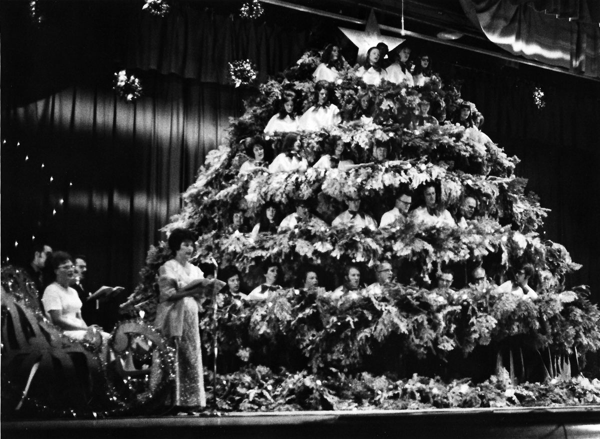 Blast from the Past / 1971: Singing Christmas Tree