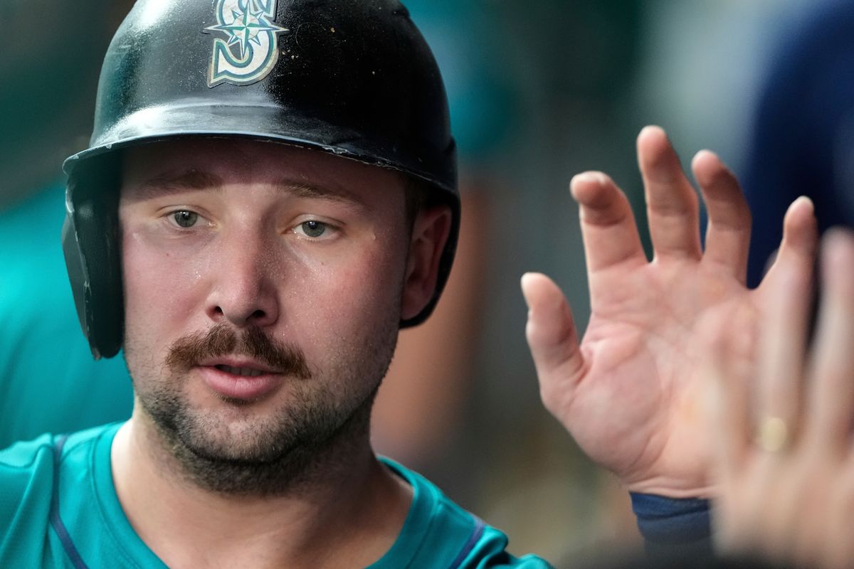 Raleigh breaks Mantle’s switch-hitter record, ties Griffey’s...
