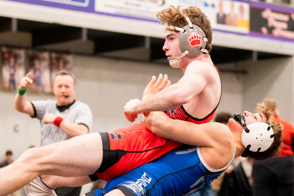 Day 1 of the Clearwater Classic wrestling tournament goes smooth for l...