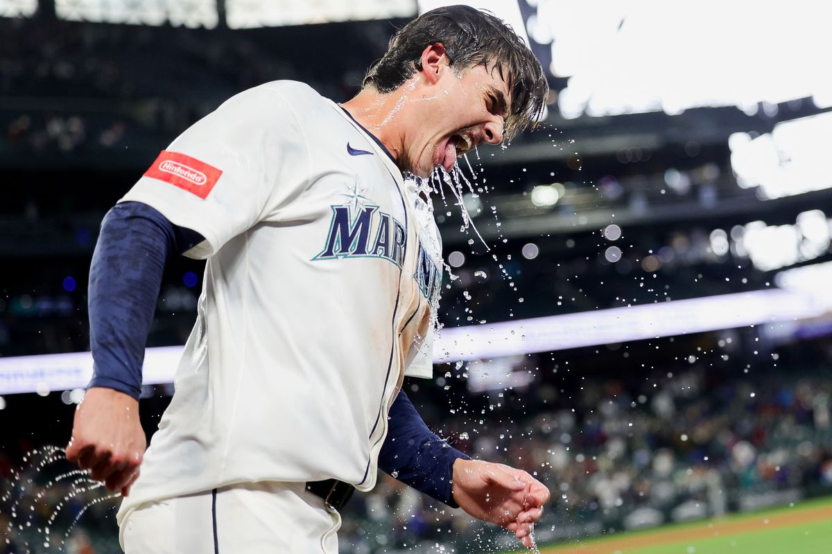 Mariners’ Young delivers walkoff in 11th in MLB debut