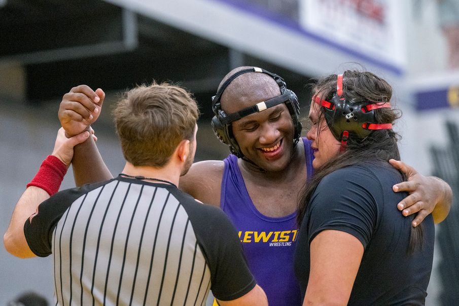 PREP ROUNDUP: Bengals’ Bagley claims heavyweight title at North Idaho ...