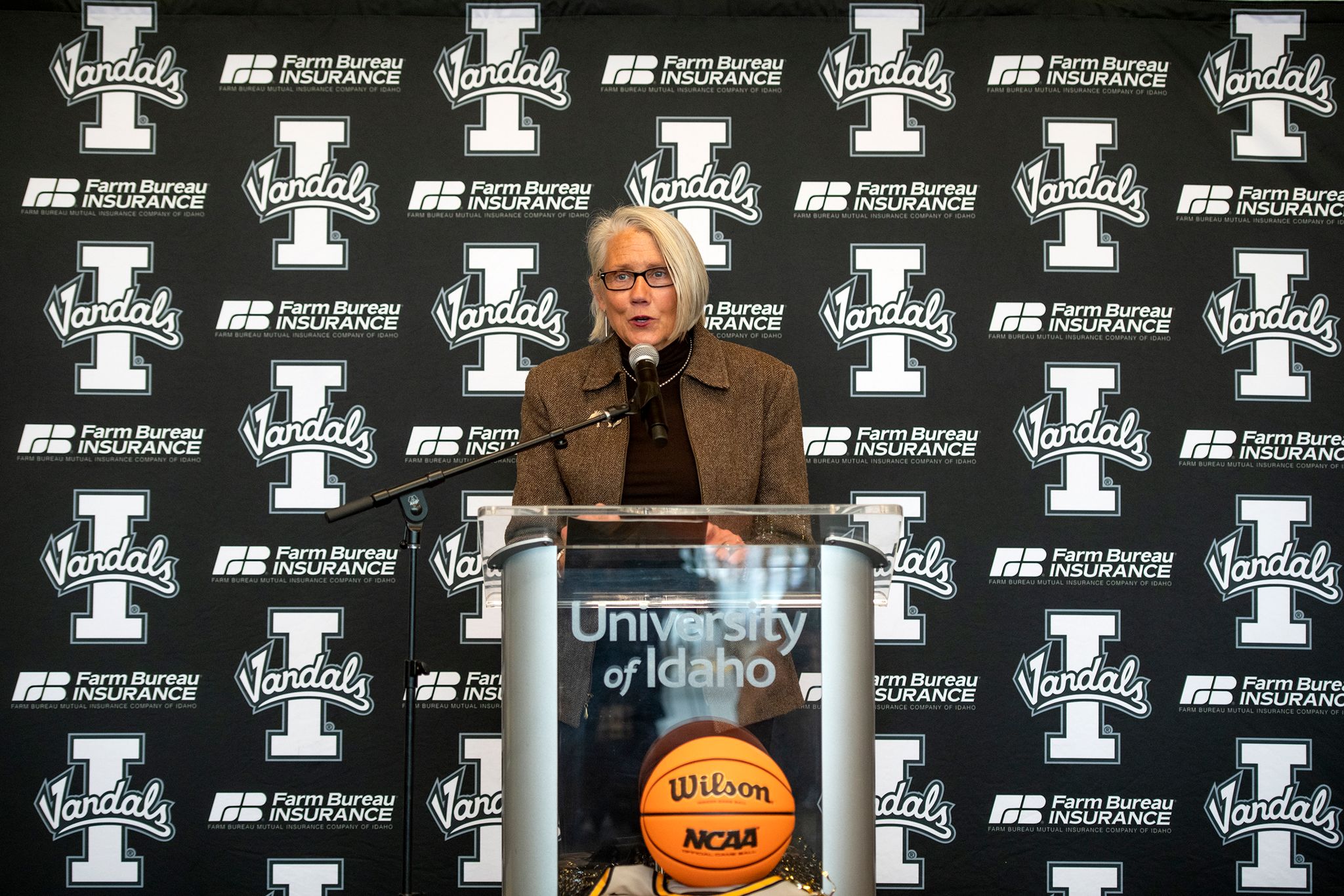 Marika fruscio nue made appointment with Flora, who greets