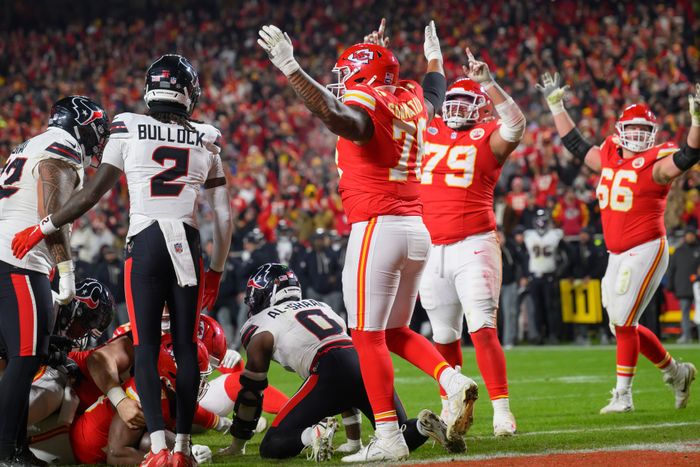 How They Fared: WSU’s Pole shines for Chiefs in 1st start