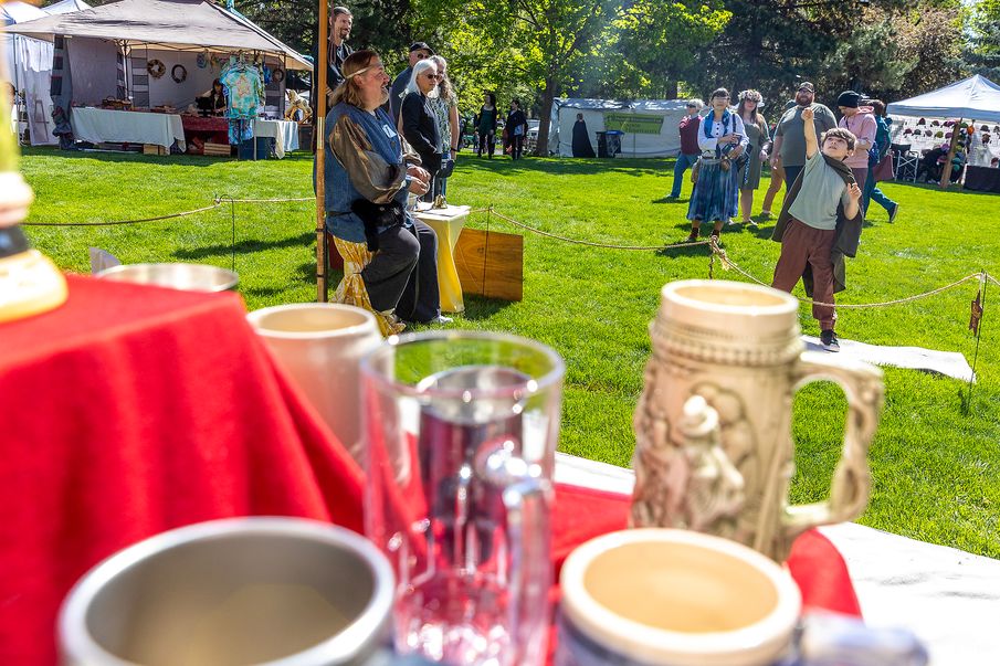 Moscow Farmers Market, Ren Fair draw throngs as city rings in May
