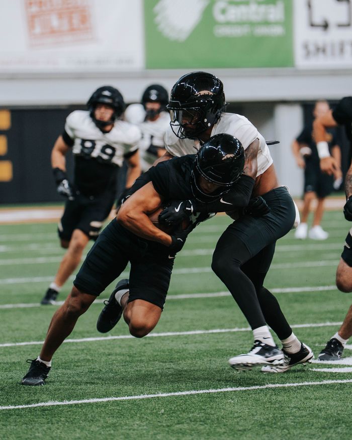 Competitive final scrimmage for Vandals helps build the depth chart