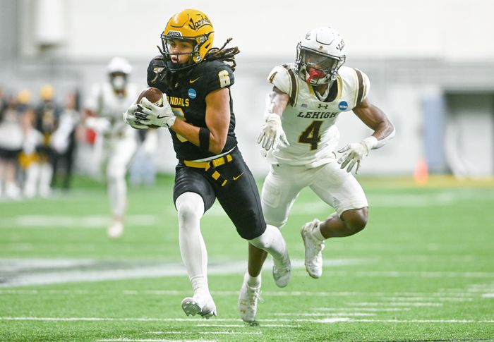 Layne-Dwyer passing connection will be key for No. 8 Vandals in uphill...