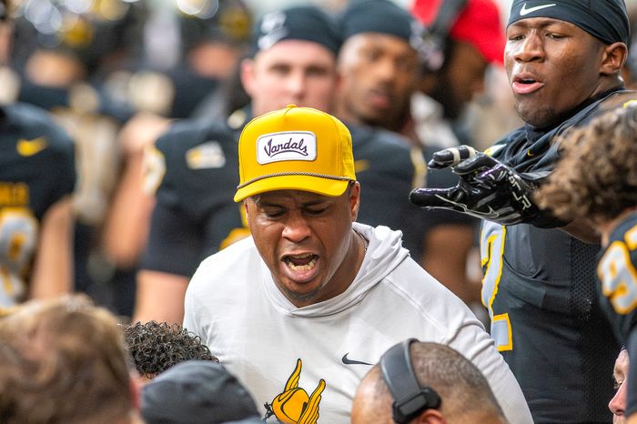 TUESDAY MORNING QUARTERBACK: Vandals’ ceiling after defeat: good, not ...