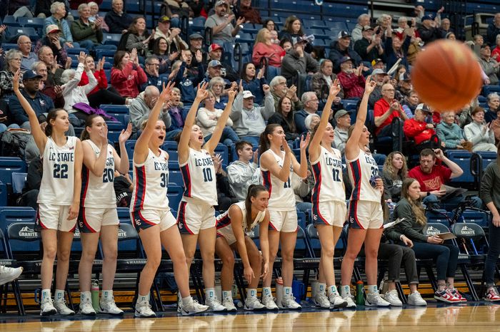 Warriors sweep Southern Oregon in electric basketball doubleheader