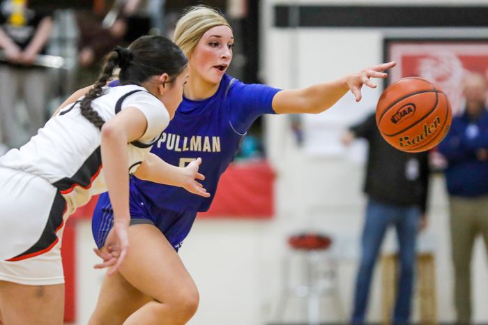 Clarkston girls roll past Pullman in semis, celebrate regular-season c...