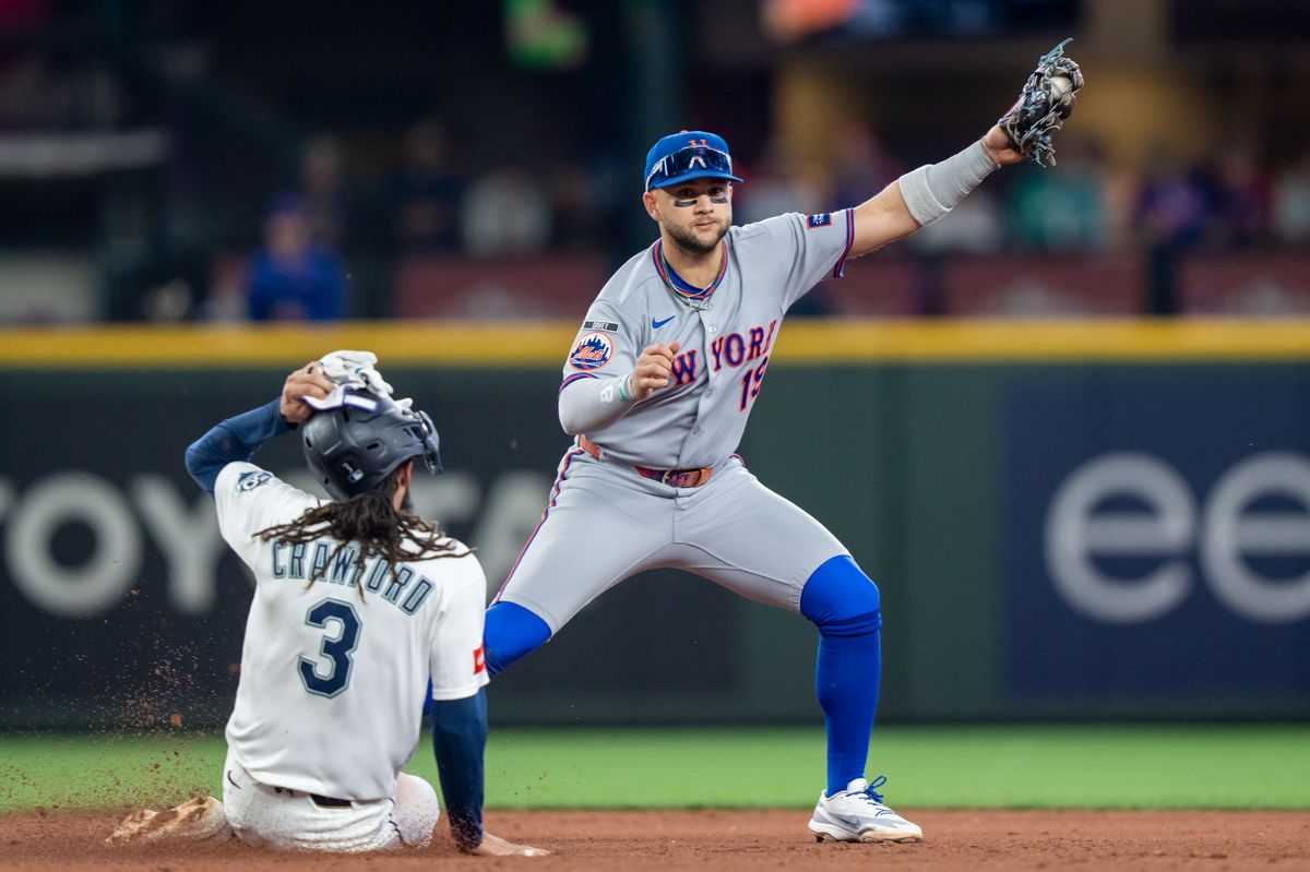 Mariners’ 8-game winning streak ends in a sloppy loss to Met...