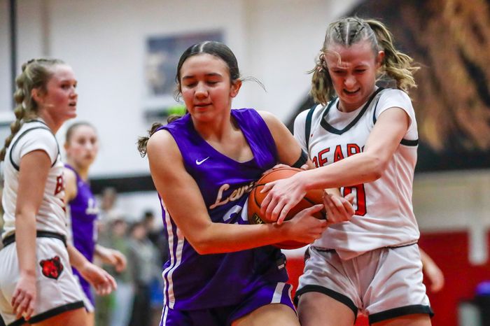 Bengals beat Bears in 5A IEL girls basketball; Lewiston boys, Clarksto...