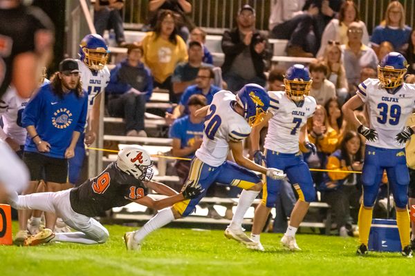 Colfax Bulldogs bite their way to overwhelming football victory over A...