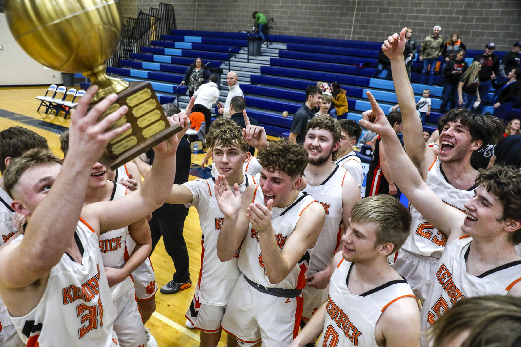 DISTRICT CHAMPIONSHIP: Kendrick Tigers sprint to Idaho Class 1A Divisi...