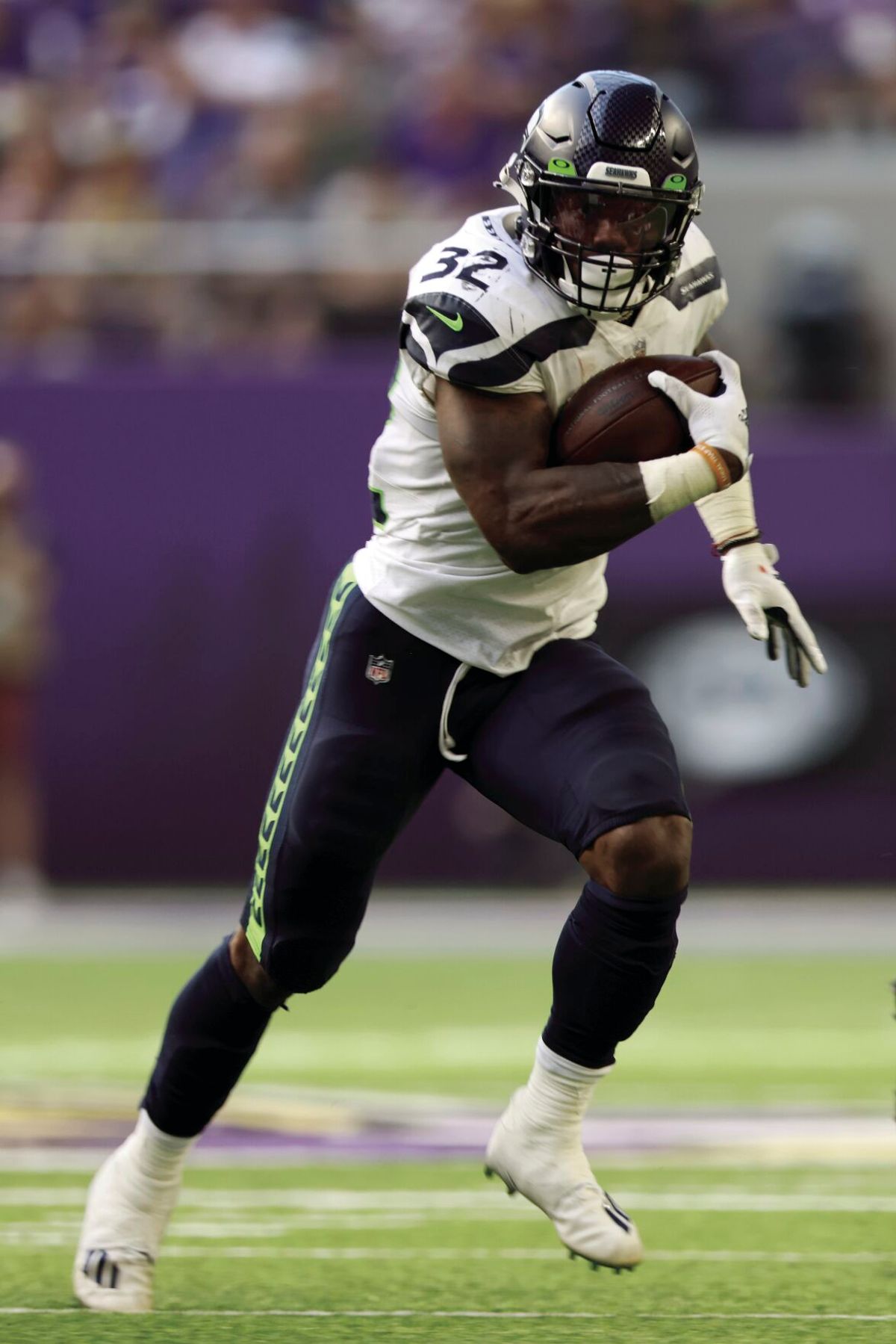 Seahawks release Carson after RB failed physical