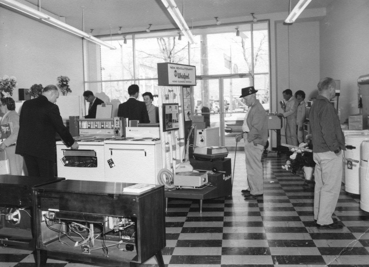 Blast from the Past / 1962: Grand opening day