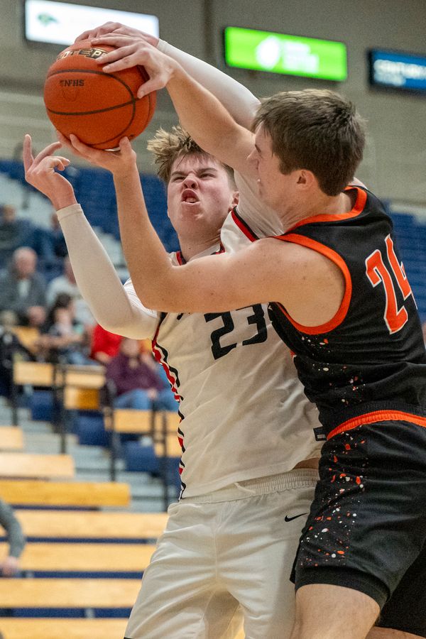 Fearsome Tigers best Bears to reach Avista Holiday Tournament semifina...