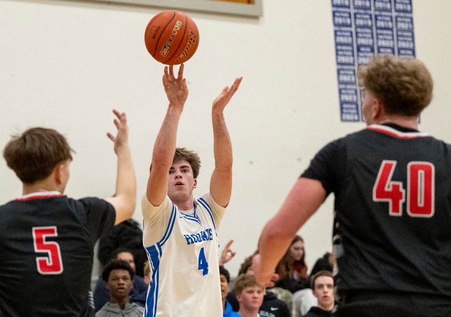 Hounds blitz Bantams in district boys basketball semi