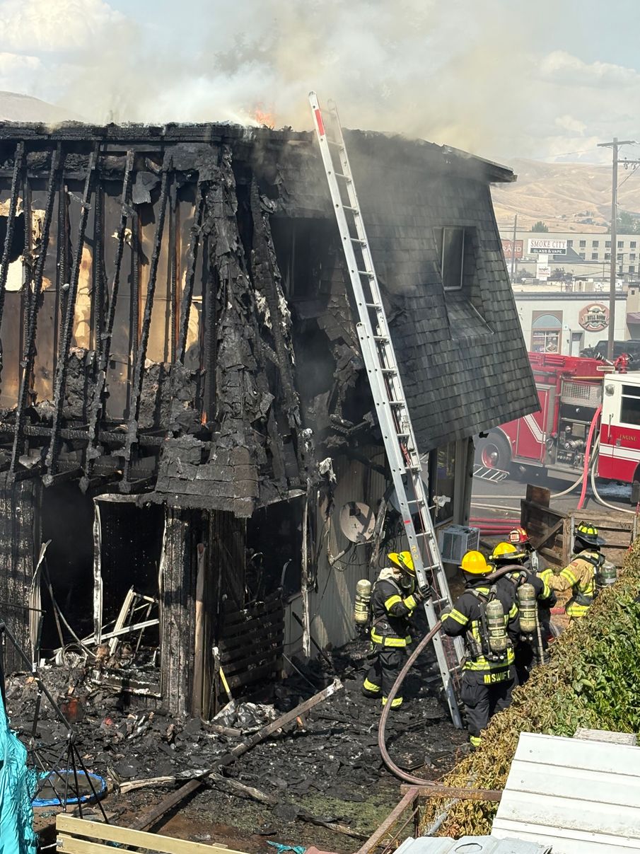 UPDATE AT 3:04 P.M.: Crews respond to apartment fire in Lewi...