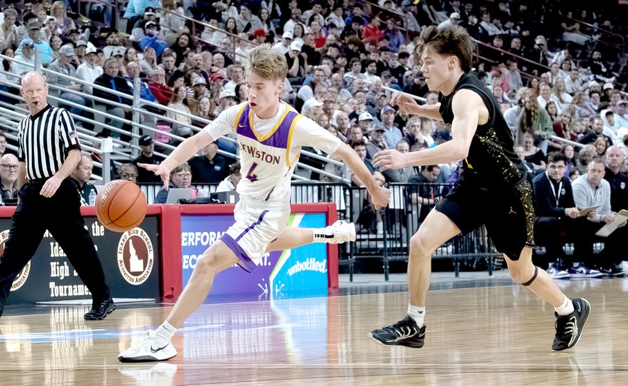 Lewiston falls by 1 to Bishop Kelly in 5A boys state championship