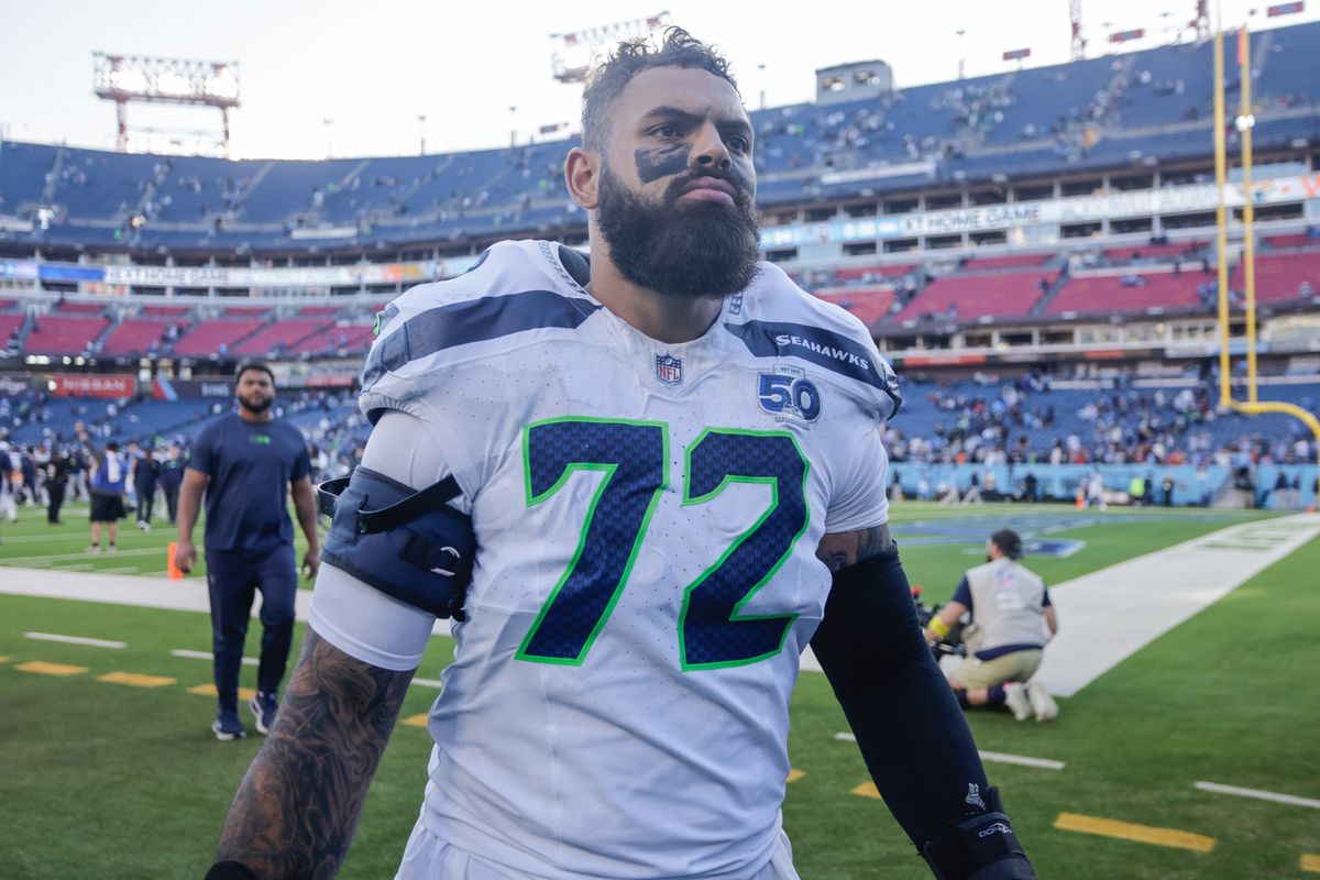 How They Fared: Seahawks right tackle Abraham Lucas supports Hilinski’...