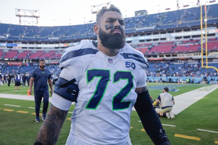 How They Fared: Seahawks right tackle Abraham Lucas supports Hilinski’...