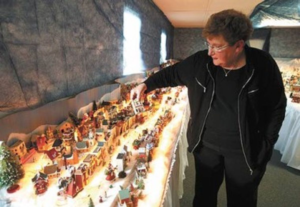 Miniature Yule scene delights visitors