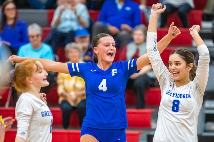 Pullman cruises to sweep of Clarkston in 2A GSL volleyball