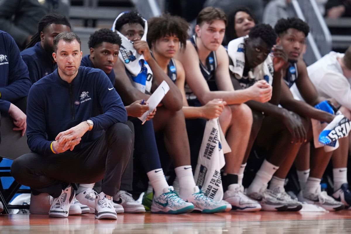 Washington taps Sprinkle as head basketball coach; Kase Wynott reopens...