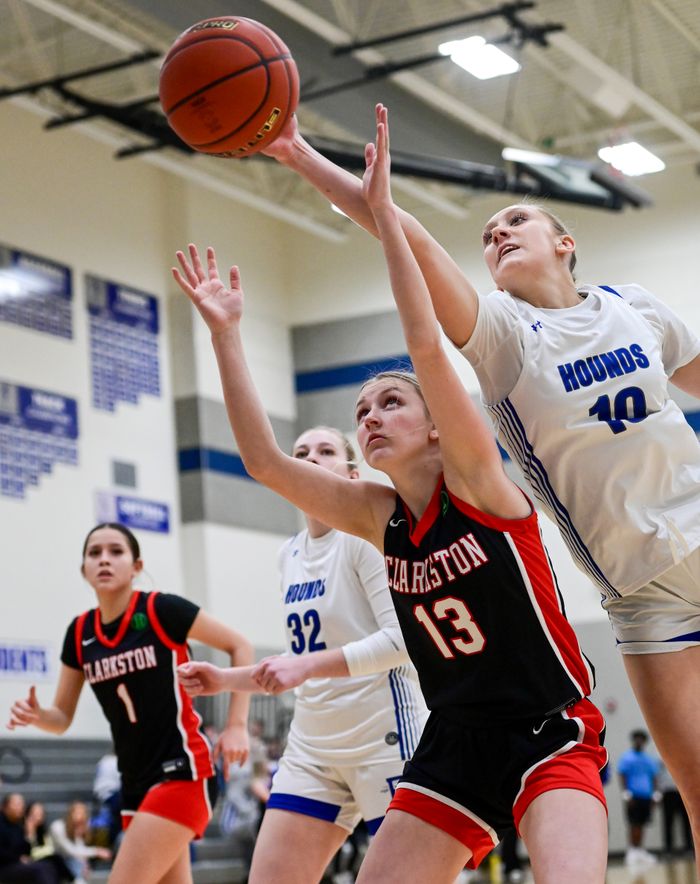 Clarkston Bantams and Pullman Greyhounds split doubleheader in boys an...