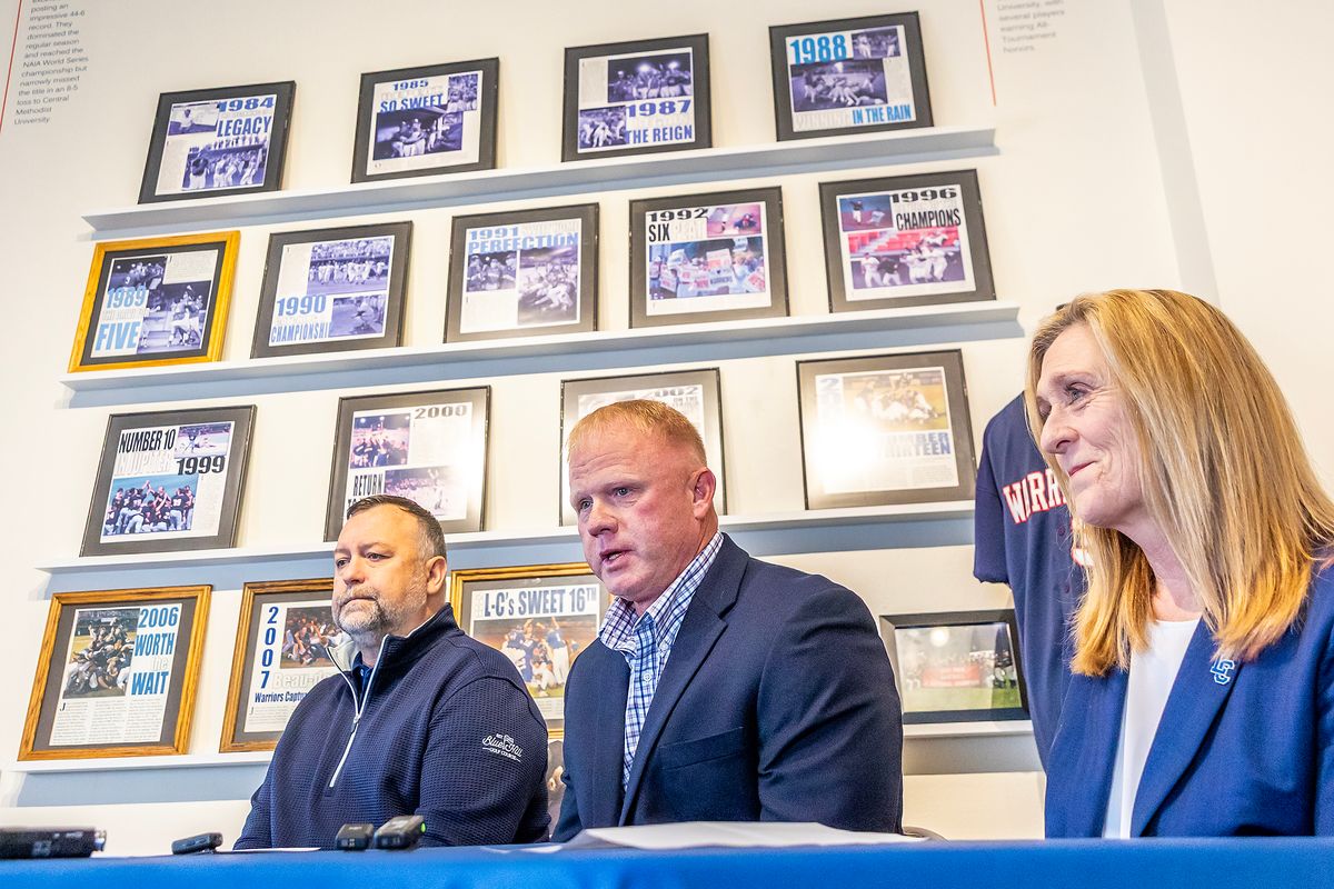 Robbins returns to lead Lewis-Clark State baseball program