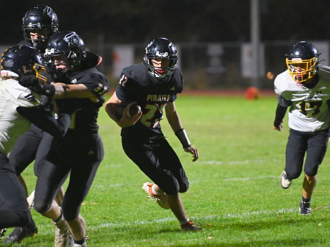 PREP ROUNDUP: Pomeroy Pirates secure berth to state football playoffs