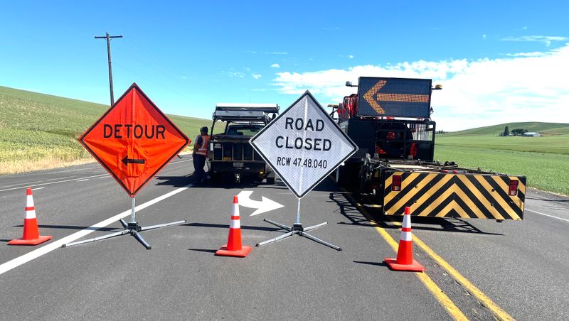 Crash near Pullman kills one, injures another