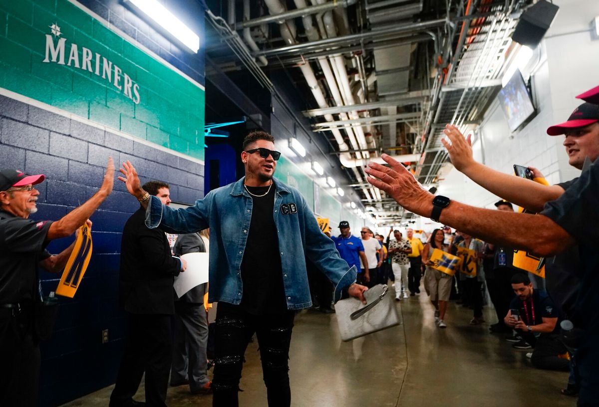 Hernández enters Mariners Hall of Fame