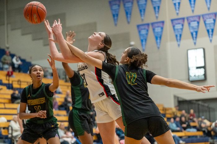 Bantams roll past Evergreen in opening round of Avista tourney