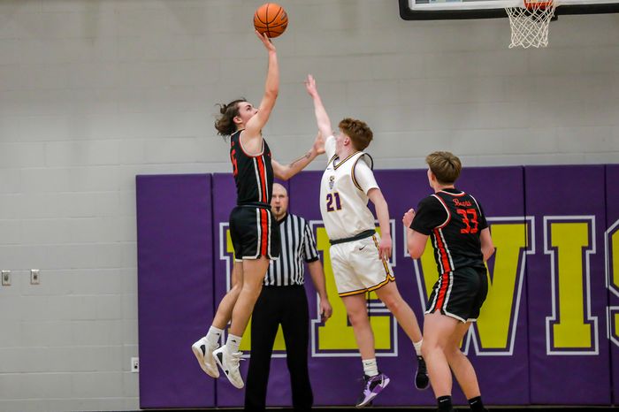 AREA ROUNDUP: Wins for Bengals boys, Moscow girls in hoops doubleheade...