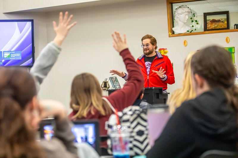 TV screenwriter gives Asotin students a crash course in the arts