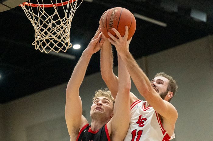 Warriors sweep Southern Oregon in electric basketball doubleheader