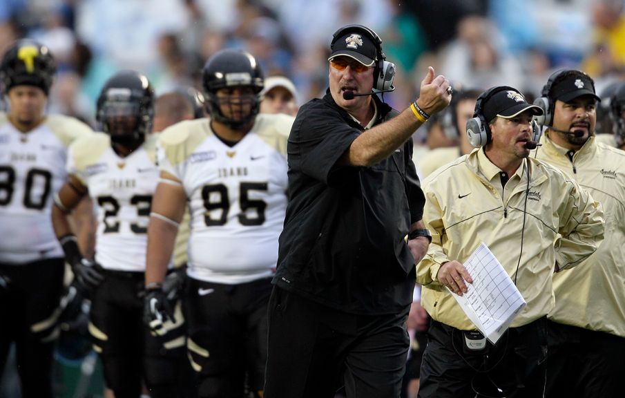 Catching up with coach Robb Akey ahead of his return to the Palouse