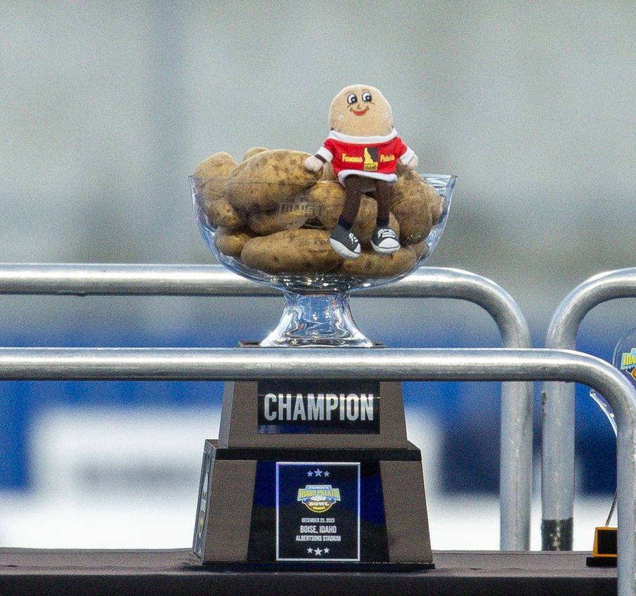 Cougars are Boise-bound: WSU will face Utah State in the Famous Idaho ...