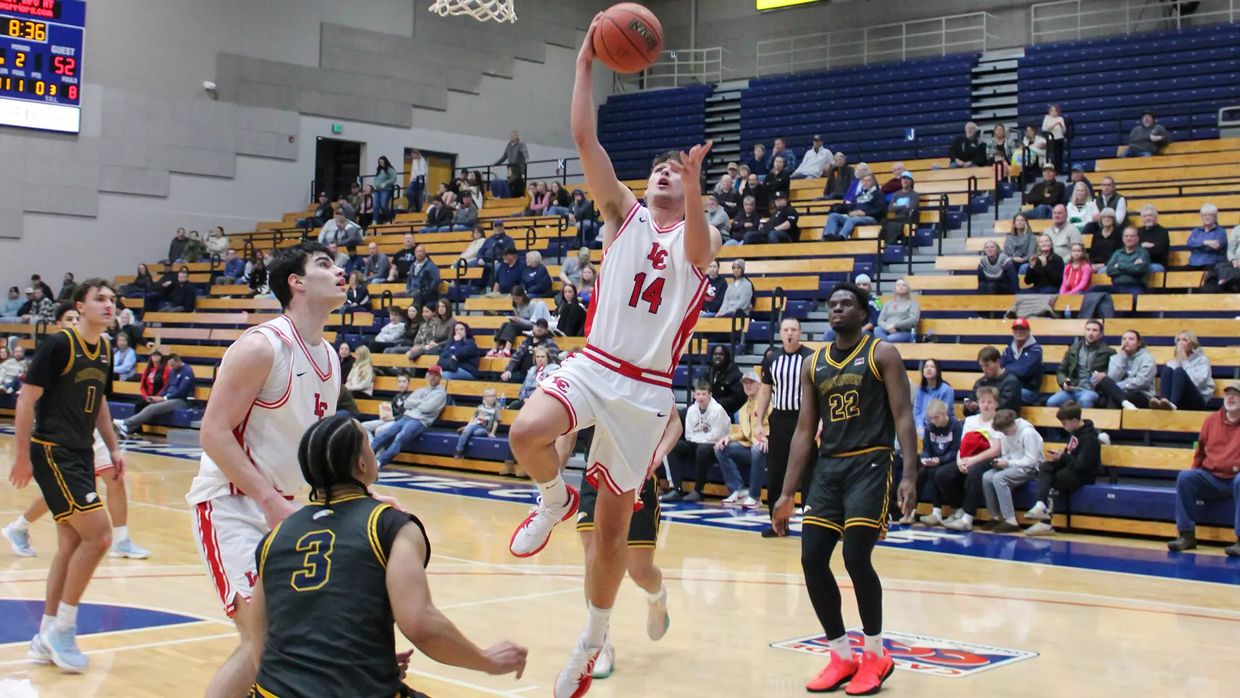 LC State men win in Lustig’s return