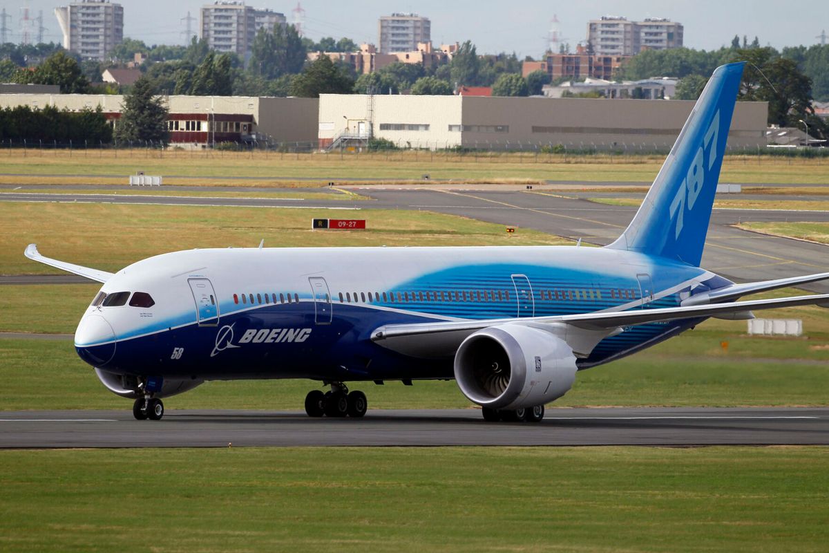 Boeing again halts deliveries of 787
